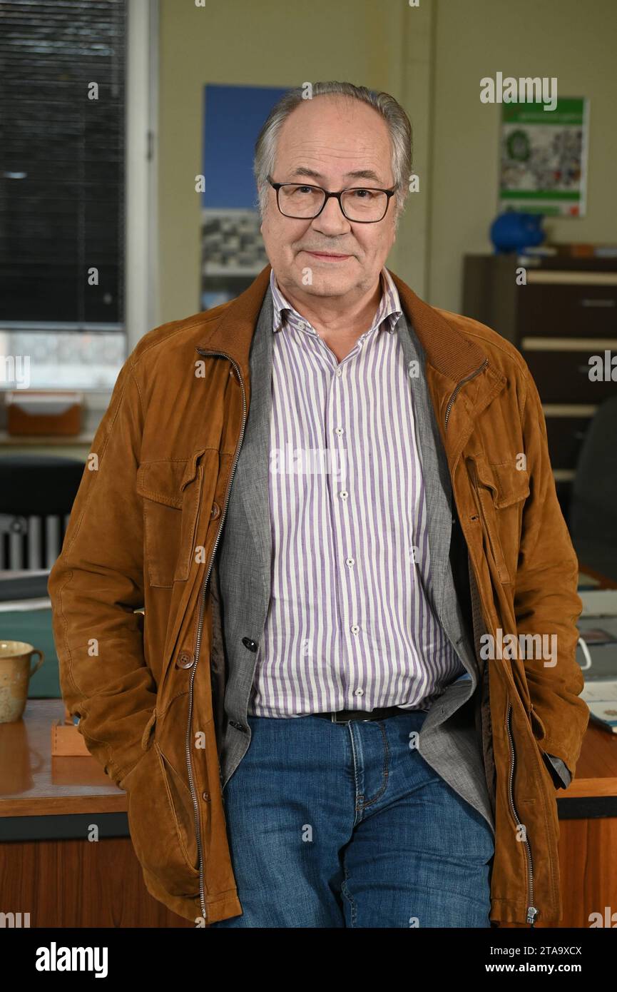 Schauspieler Hartmut Volle posiert am Set der ARD Serie Rentnercops ...