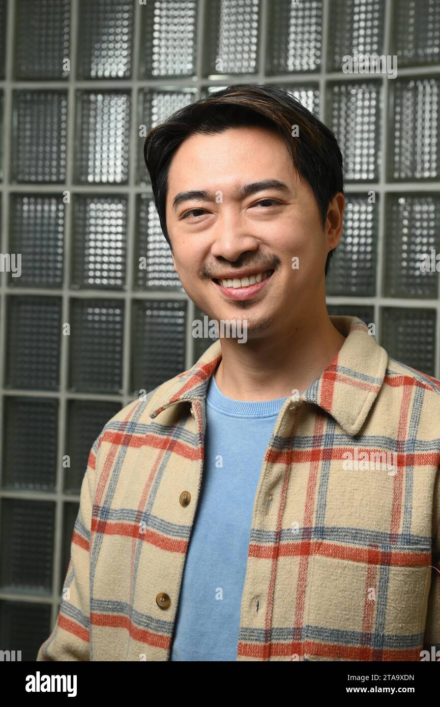 Schauspieler Aaron Lee posiert am Set der ARD Serie Rentnercops ...