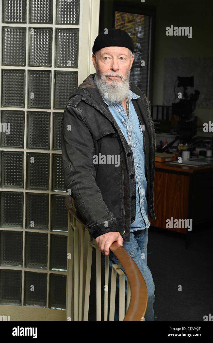 Schauspieler Bill Mockridge posiert am Set der ARD Serie Rentnercops ...