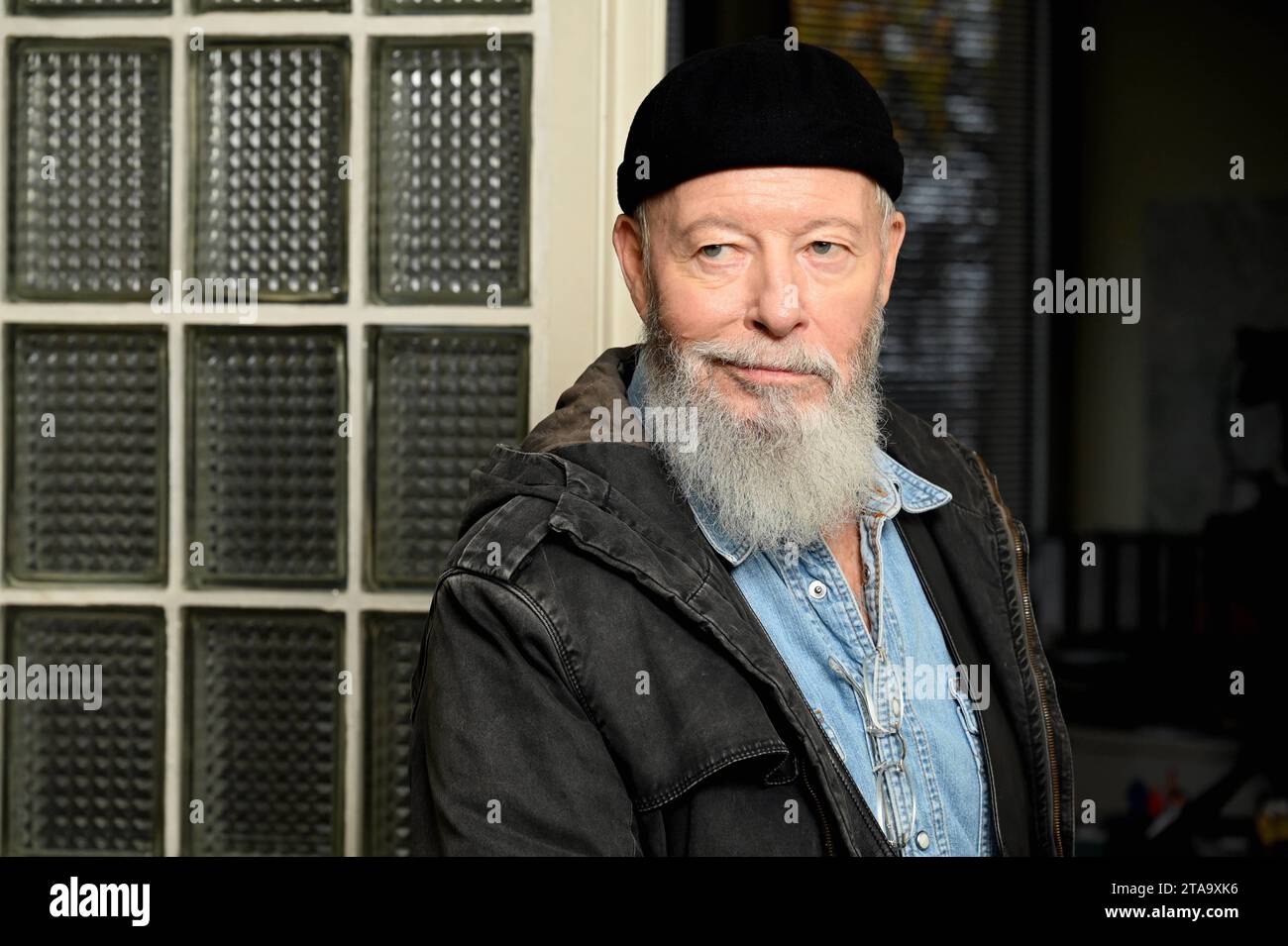 Schauspieler Bill Mockridge posiert am Set der ARD Serie Rentnercops ...