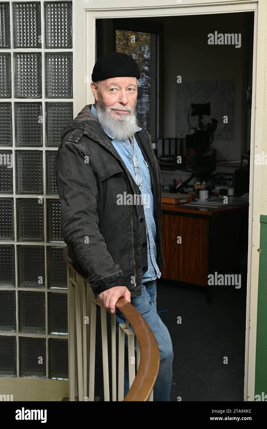 Schauspieler Bill Mockridge posiert am Set der ARD Serie Rentnercops ...