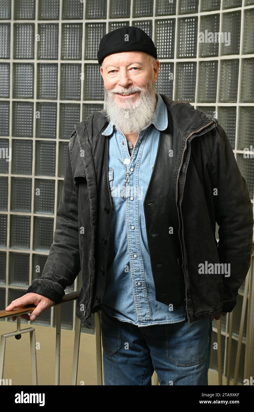 Schauspieler Bill Mockridge posiert am Set der ARD Serie Rentnercops ...