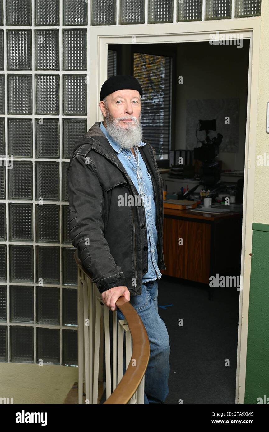 Schauspieler Bill Mockridge posiert am Set der ARD Serie Rentnercops ...