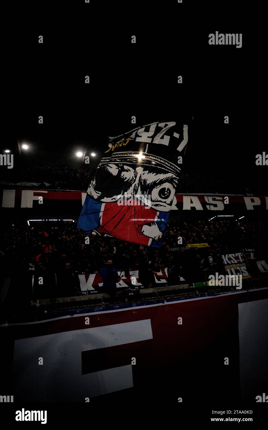 PARIS, FRANCE - NOVEMBER 28: fans of PSG during the UEFA Champions ...