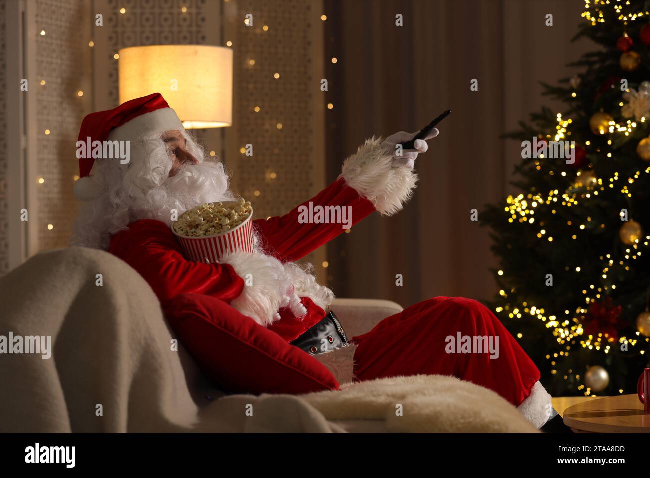 Popcorn bucket with lights hi-res stock photography and images - Alamy