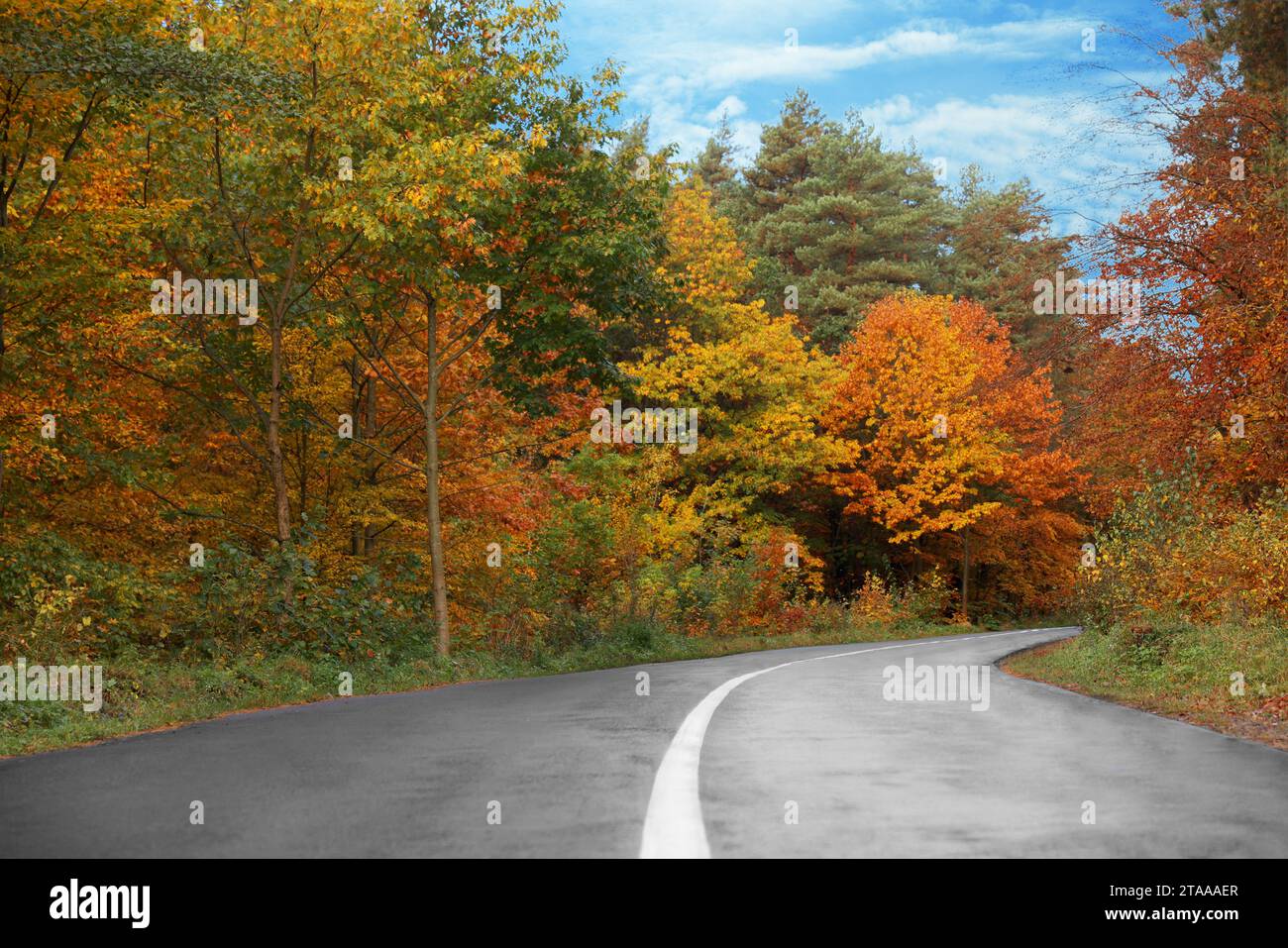 Beautiful view asphalted road hi-res stock photography and images - Alamy