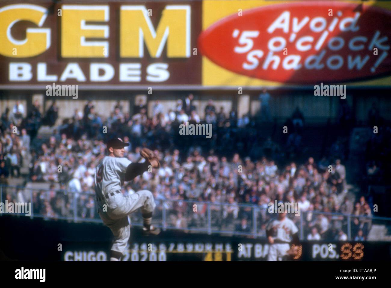 BRONX, NY - MAY 16: Pitcher Billy Pierce #19 of the Chicago White Sox ...