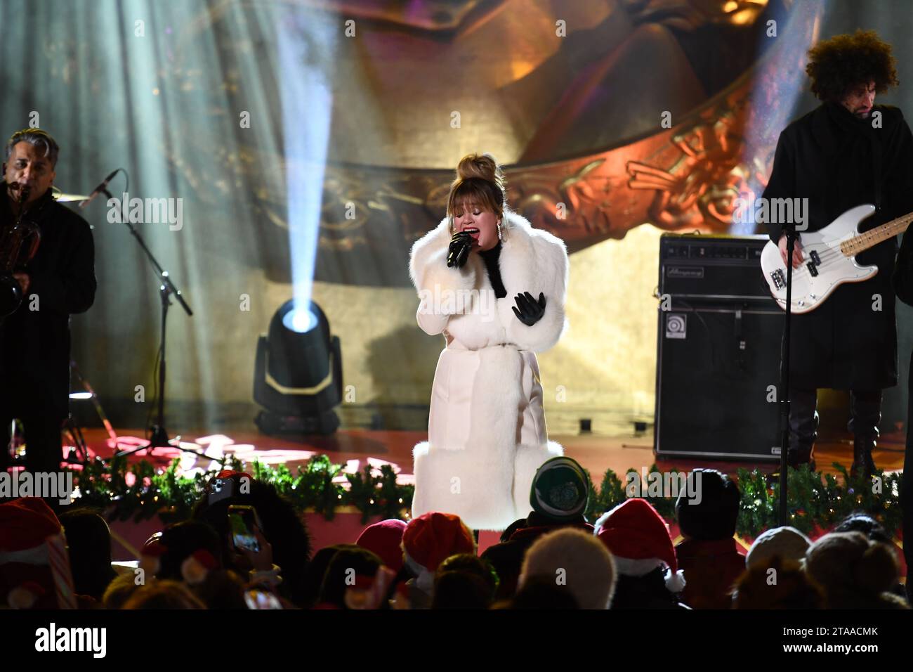 New York, USA. 29th Nov, 2023. Kelly Clarkson performs during the 91st ...