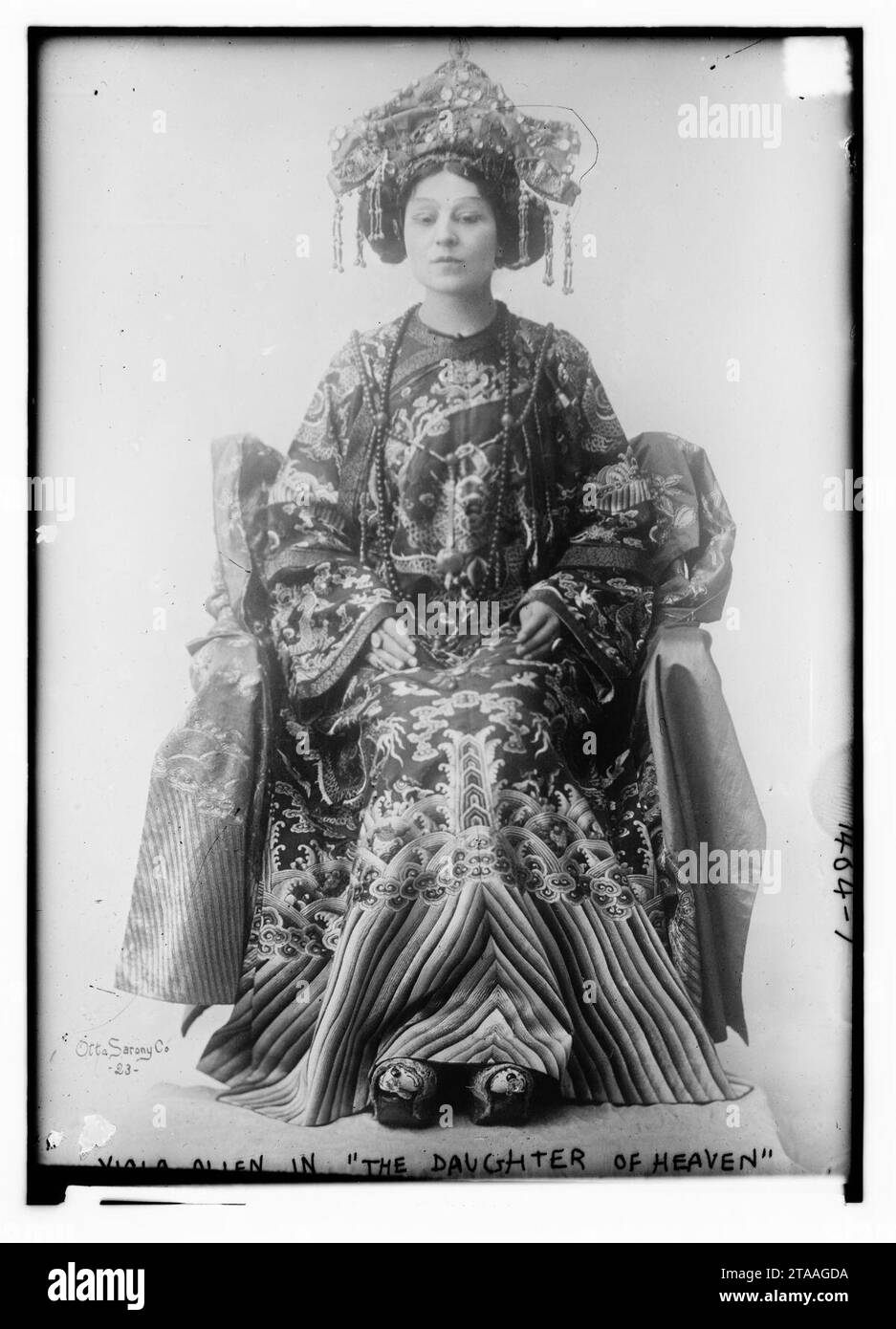 Viola Allen in the ''Daughter of Heaven'' Stock Photo - Alamy