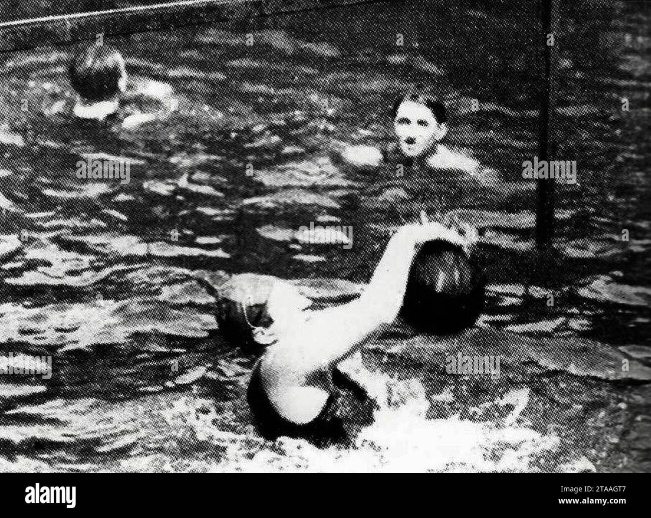 Violette Morris au water-polo (ici équipe mixte - 1920 Stock Photo - Alamy