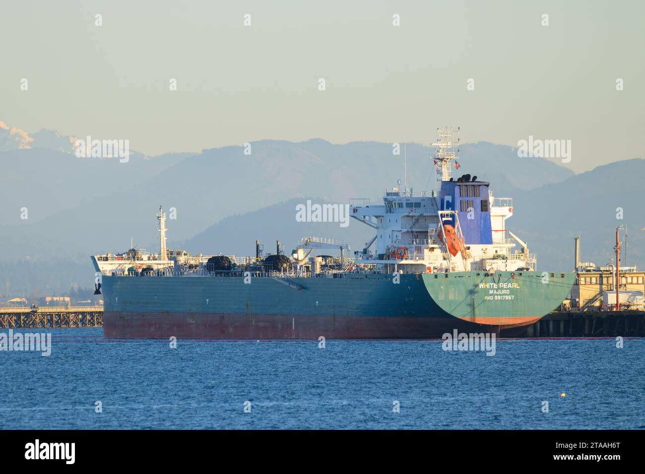 Bitumen tanker hi-res stock photography and images - Alamy