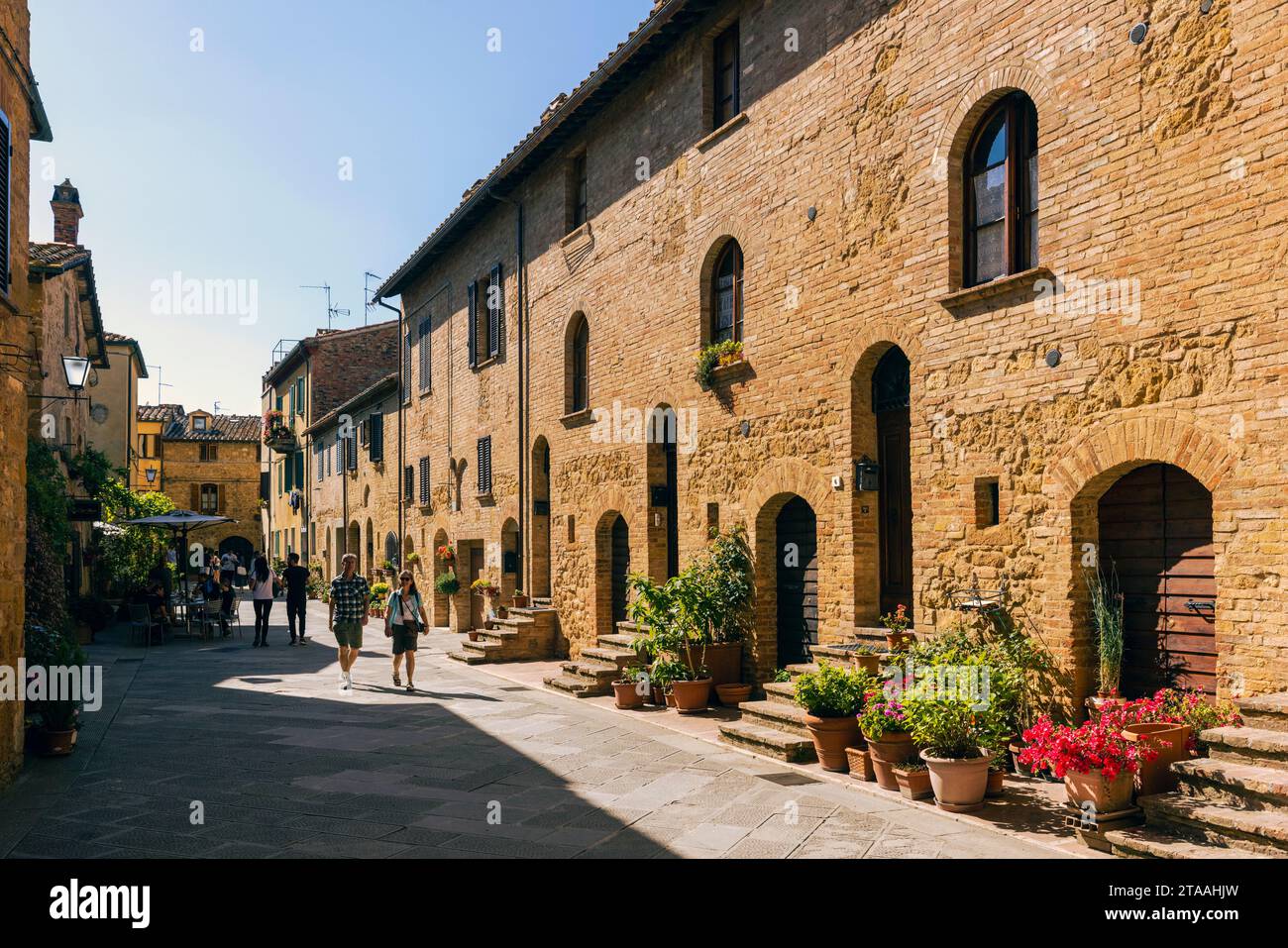 Pienza street hi-res stock photography and images - Alamy