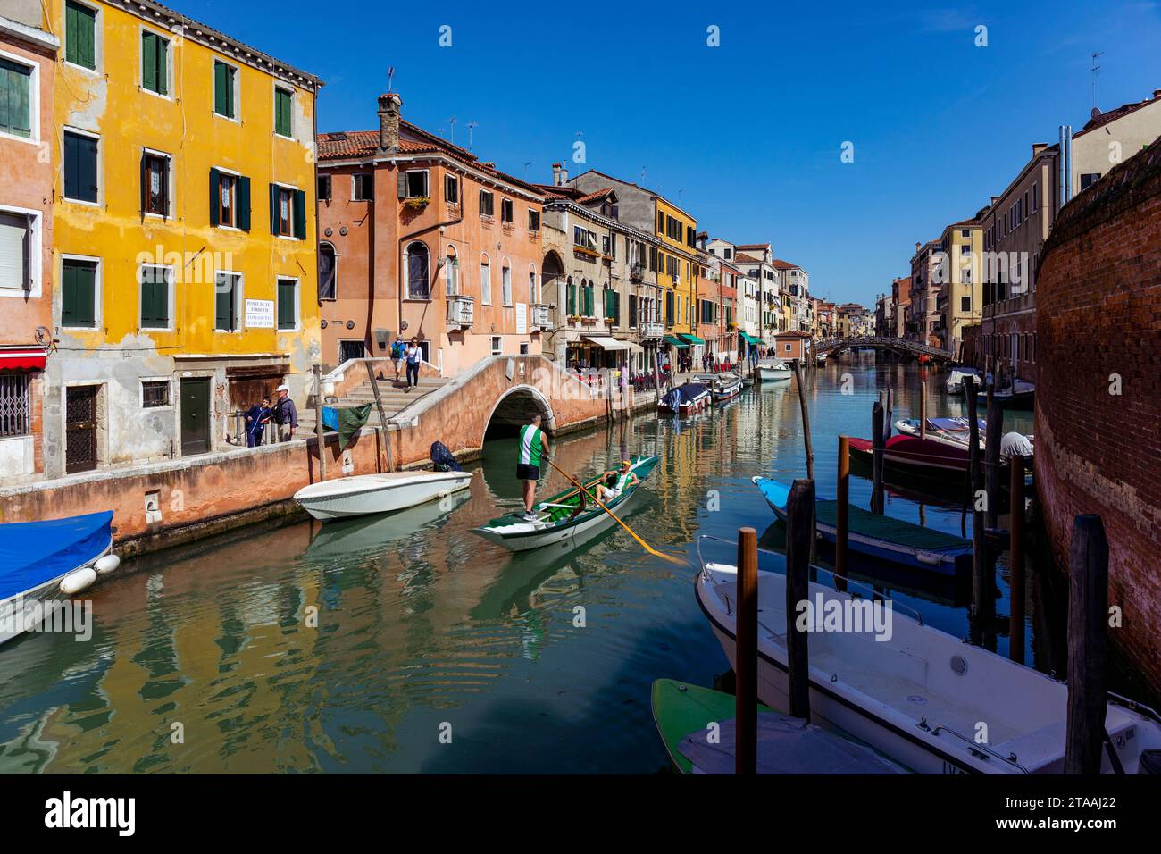 Travel in the canal hi-res stock photography and images - Alamy