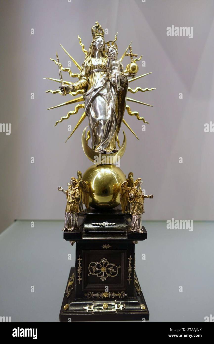 Silver parcel hi-res stock photography and images - Alamy