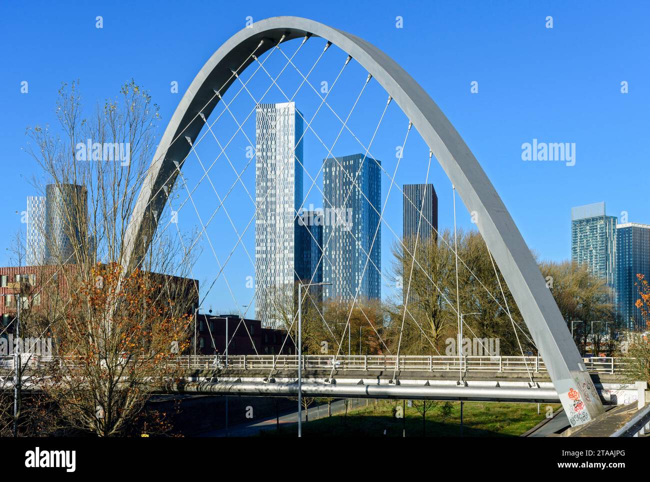 Arch of tower bridge hi-res stock photography and images - Alamy
