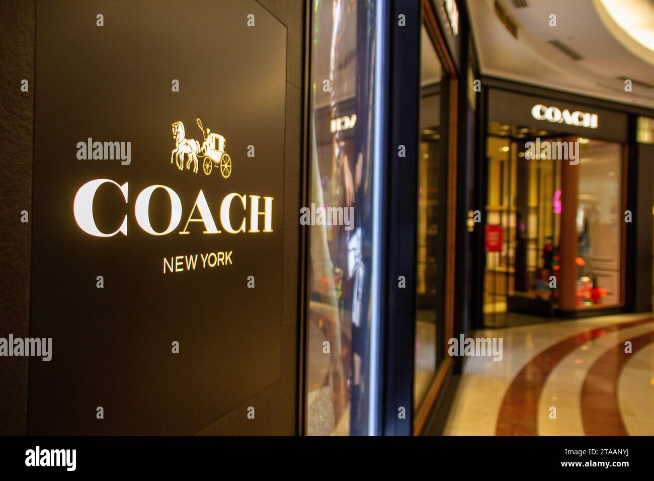 New luxury coach hi-res stock photography and images - Alamy