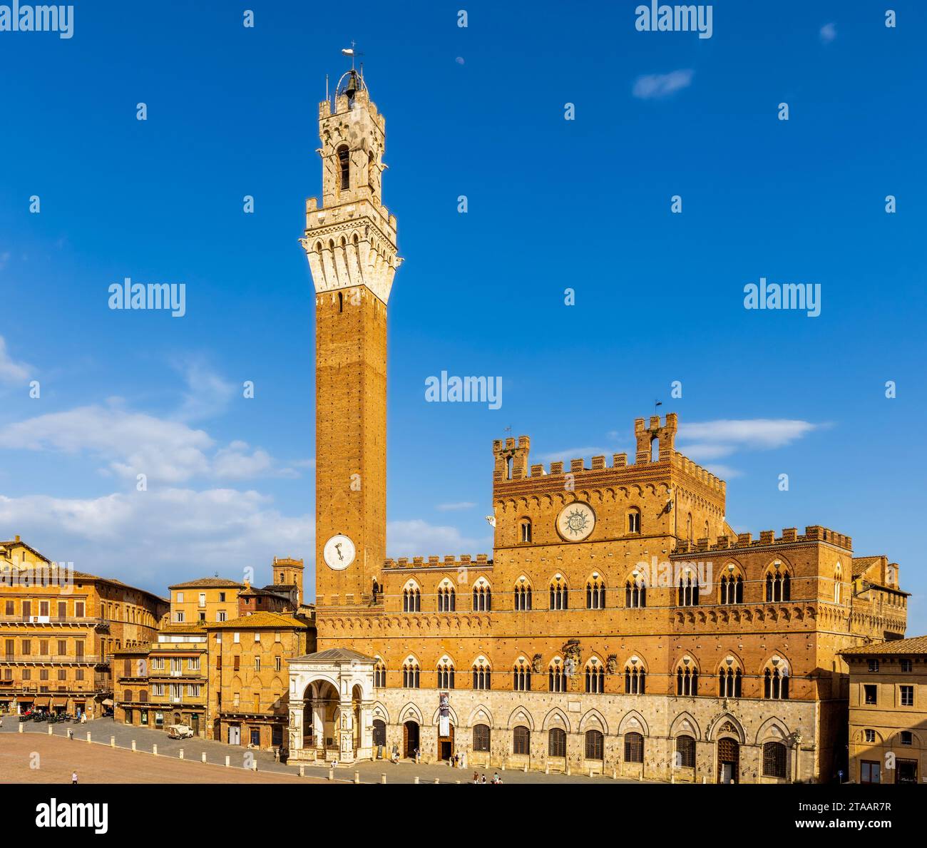 Palazzo Pubblico, Piazza del Campo, Siena, Tuscany, Italy Stock Photo ...
