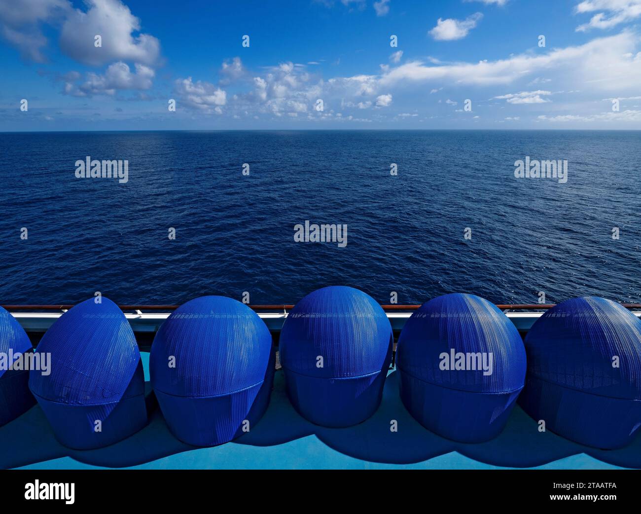 Clamshell lounge hi-res stock photography and images - Alamy