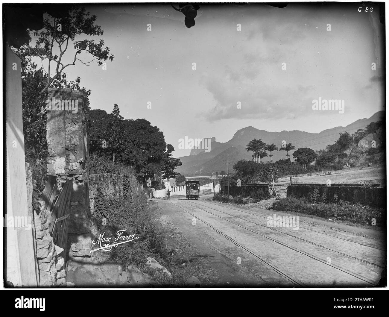 Vista da Pedra da Gávea tomada do largo do Humaitá Stock Photo - Alamy