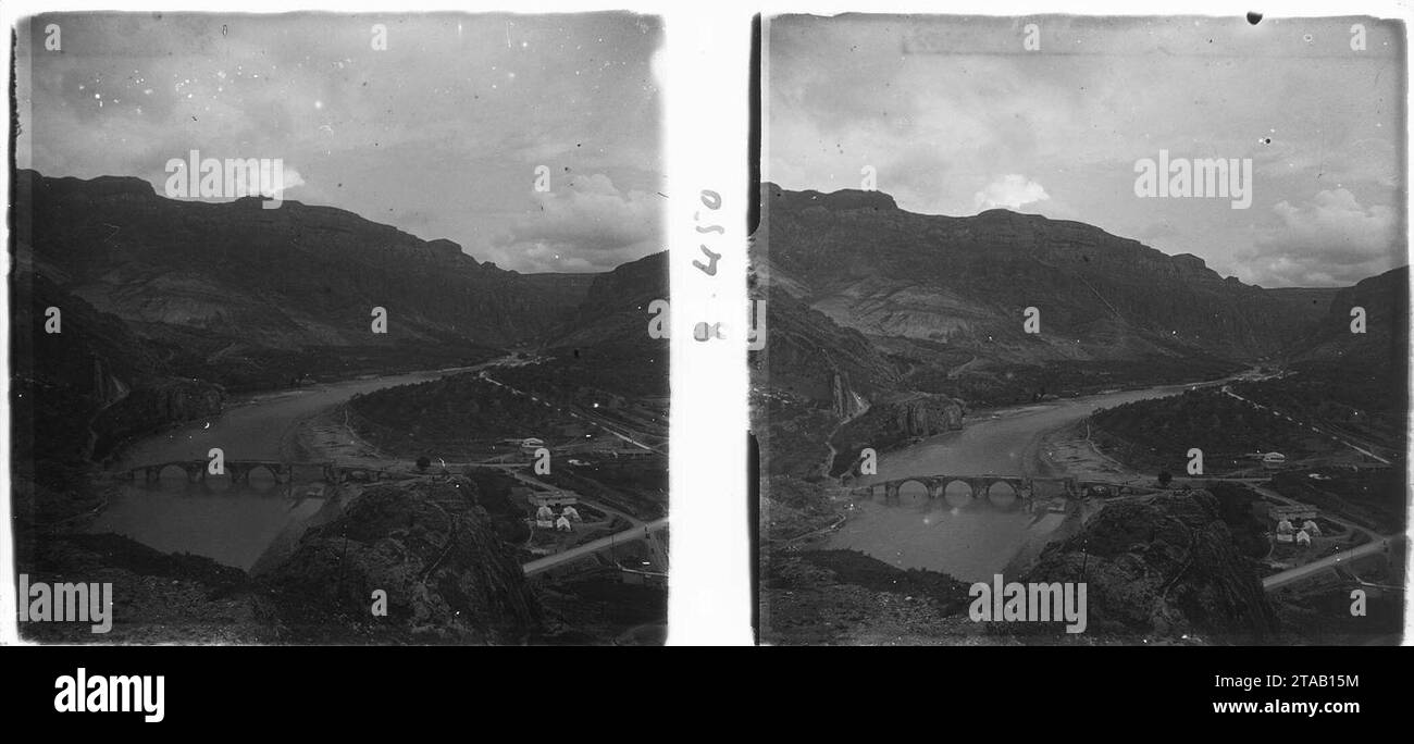 Vista del curs del riu Segre Stock Photo - Alamy