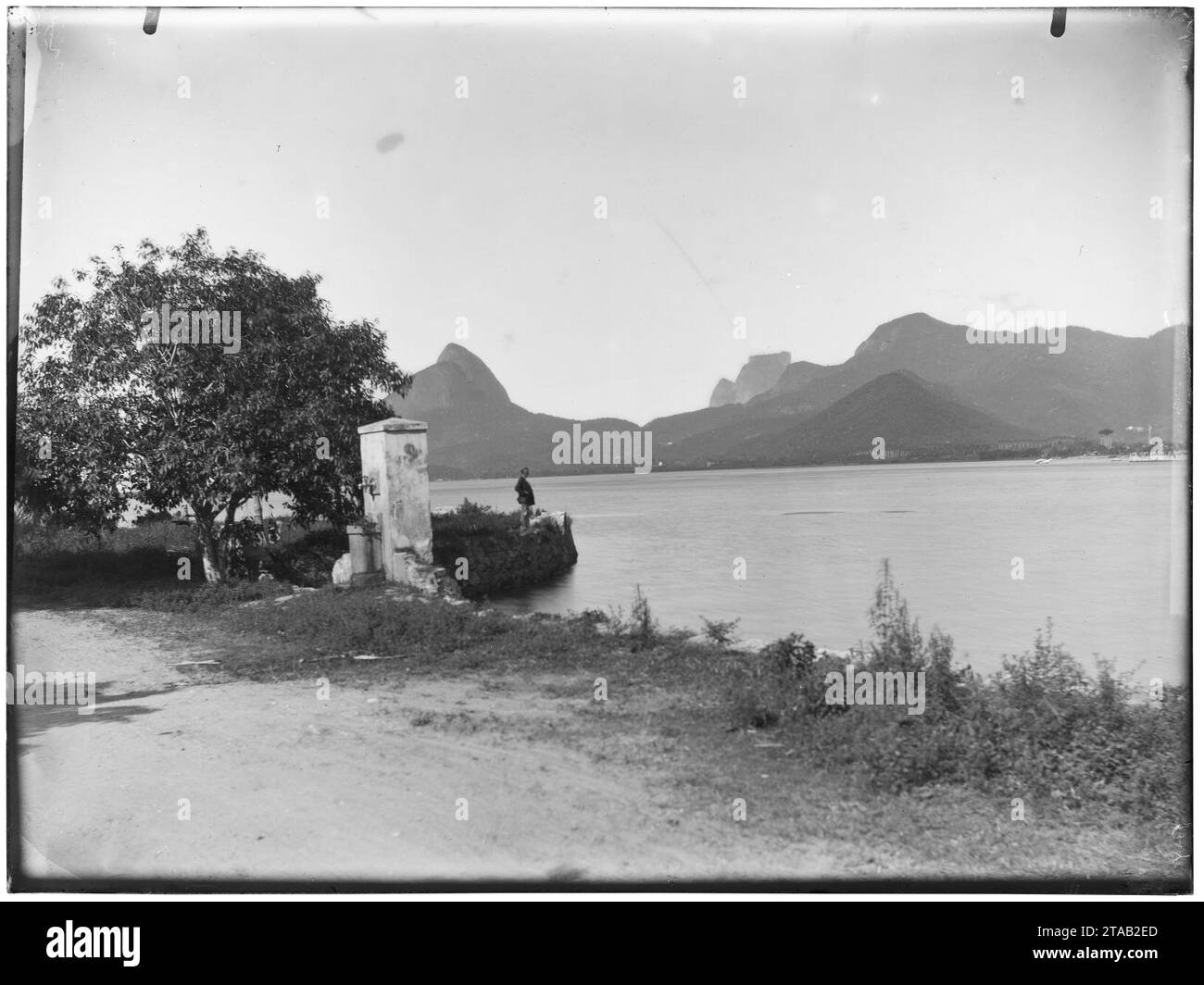 Vista do morro Dois Irmãos e da Pedra da Gávea, tomada da Lagoa Rodrigo ...