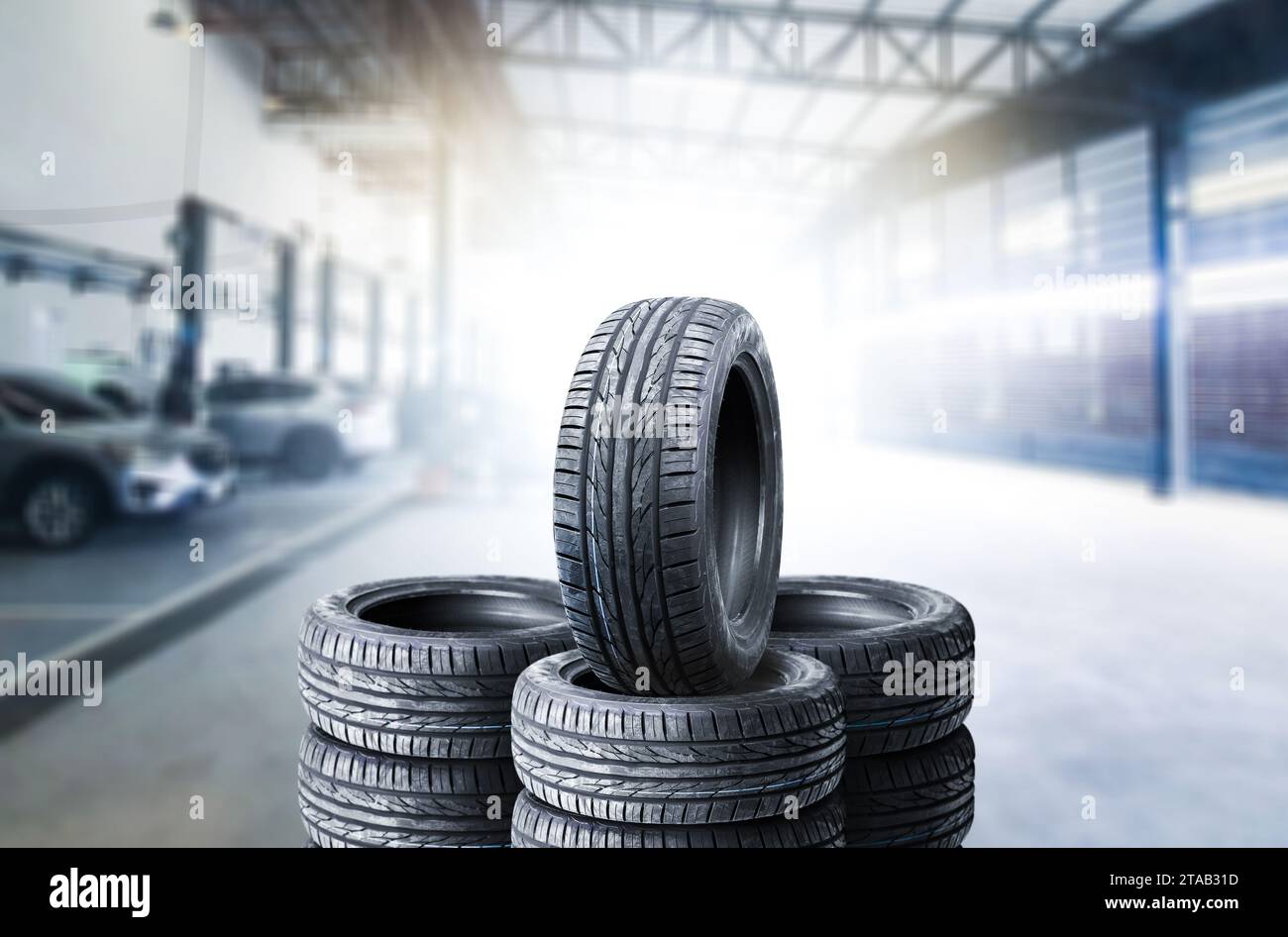 Tires pile hi-res stock photography and images - Alamy