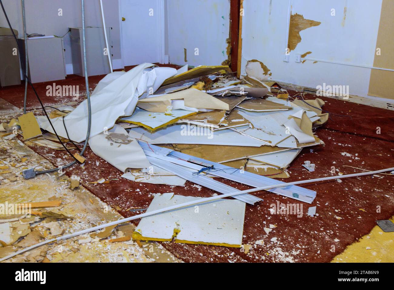 Dismantling plasterboard hi-res stock photography and images - Alamy