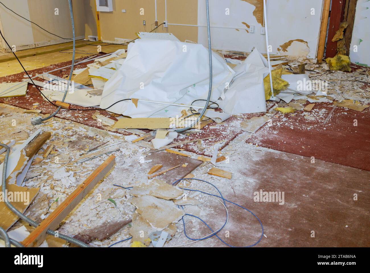 Dismantling plasterboard hi-res stock photography and images - Alamy