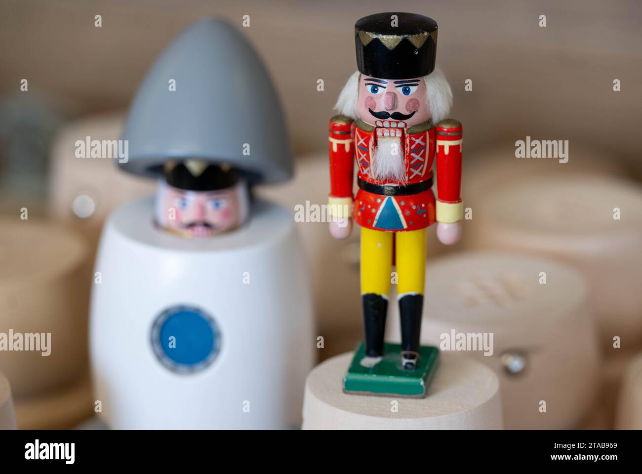 PRODUCTION - 27 November 2023, Saxony, Seiffen: The miniature ...