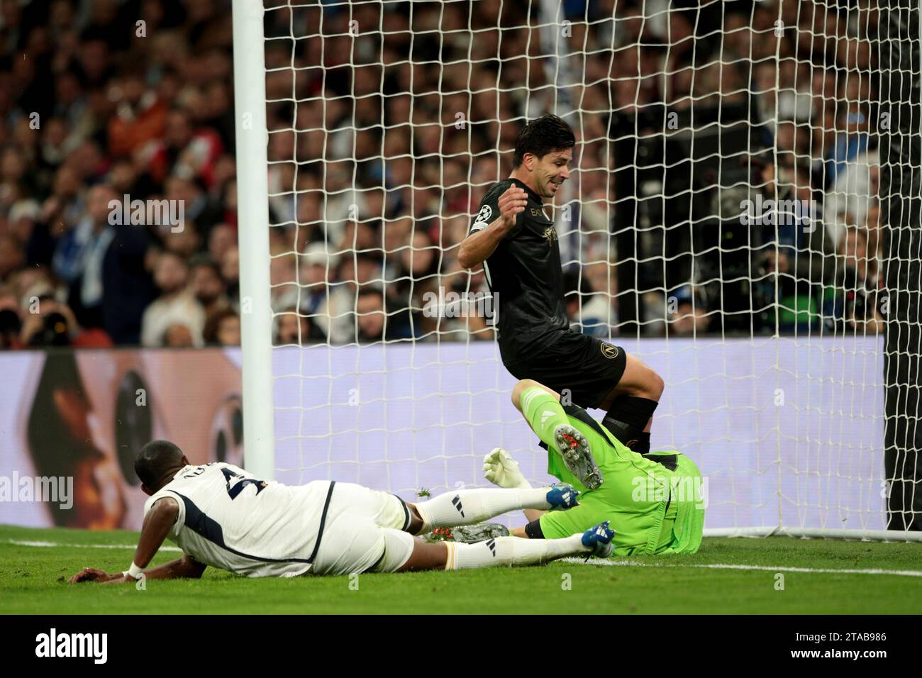 Jude bellingham real madrid player hi-res stock photography and images ...