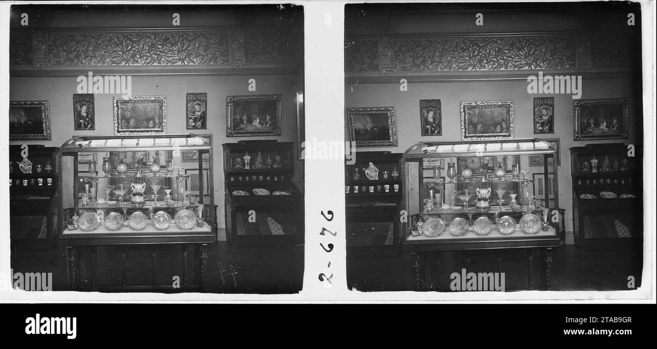 Vitrines a l ' interior del museu Cabot Stock Photo - Alamy