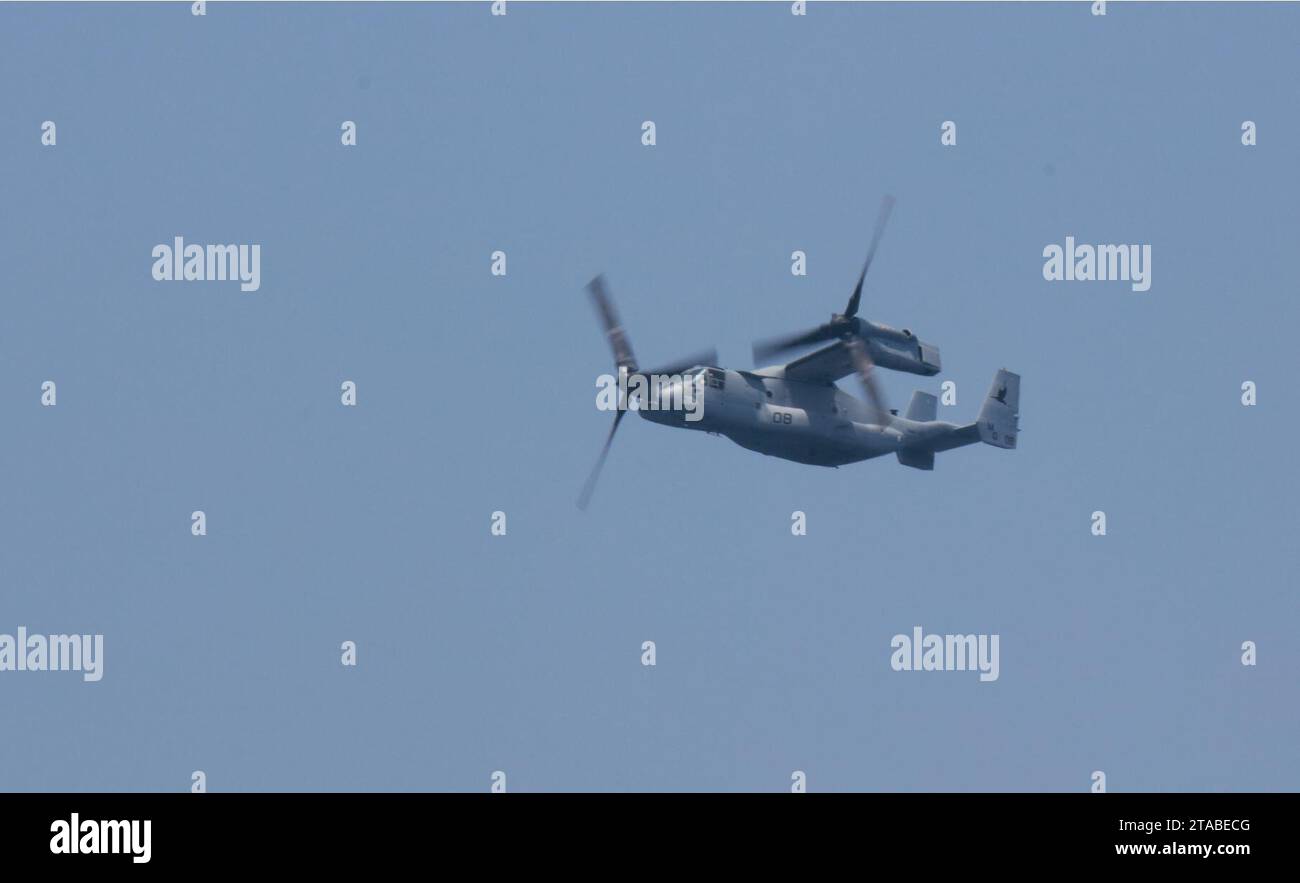 VMM-774 MV-22B in flight Stock Photo - Alamy