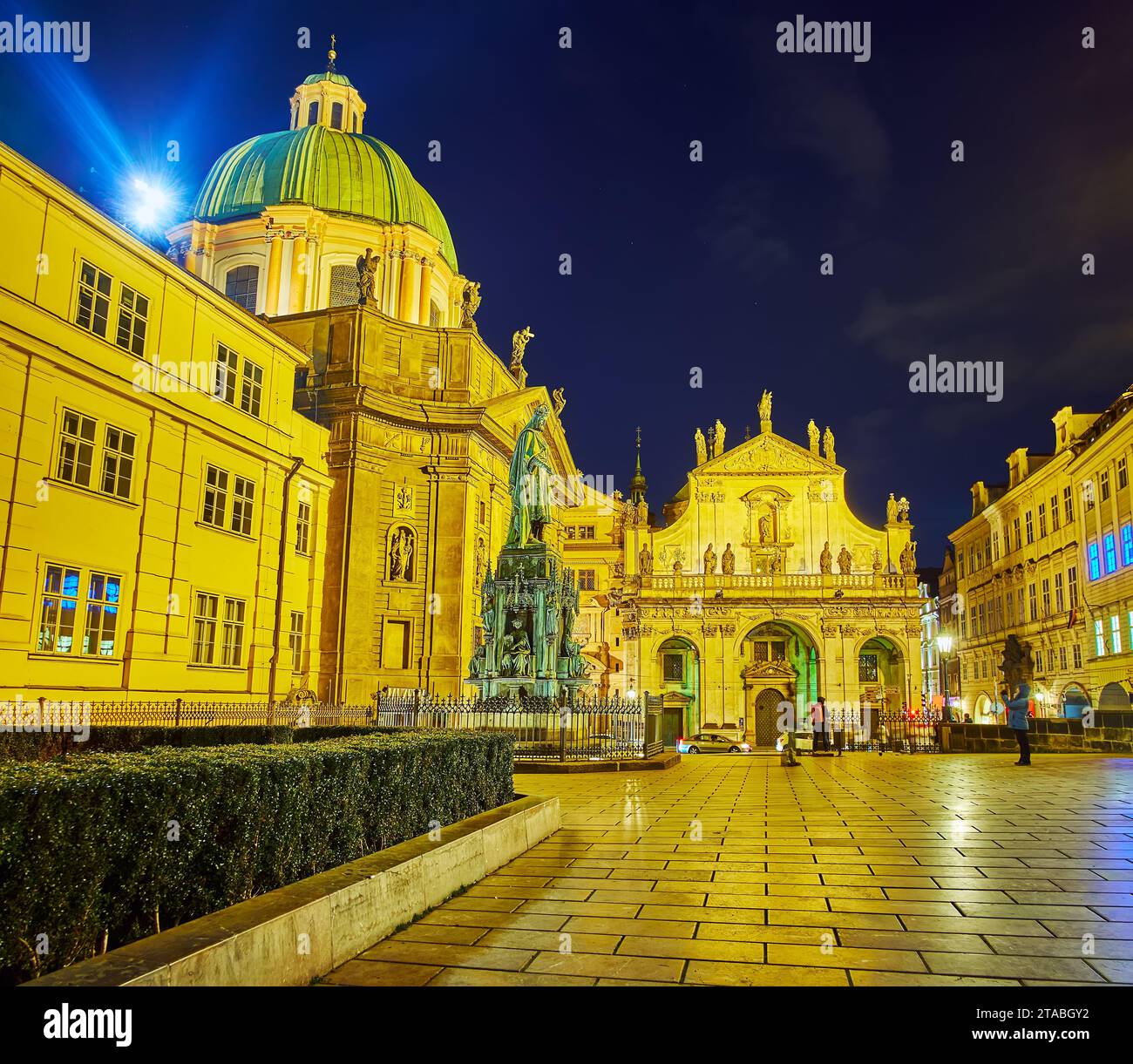 Historic Crusaders Square with St Francis of Assisi and St Salvator ...