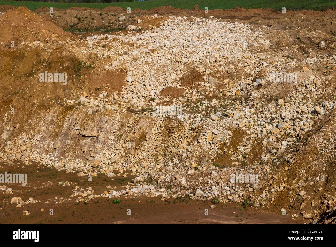 Limestone sedimentary rock outcropping at an open gravel quarry Stock ...