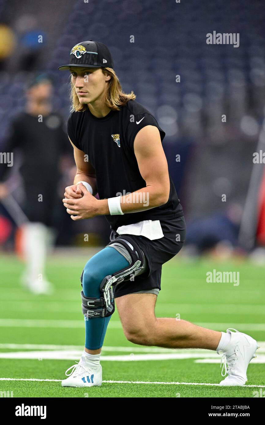 Jacksonville Jaguars quarterback Trevor Lawrence (16) warming up prior ...