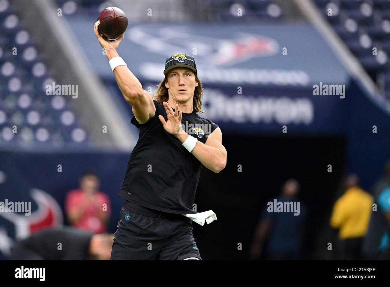 Jacksonville Jaguars quarterback Trevor Lawrence (16) warming up prior ...