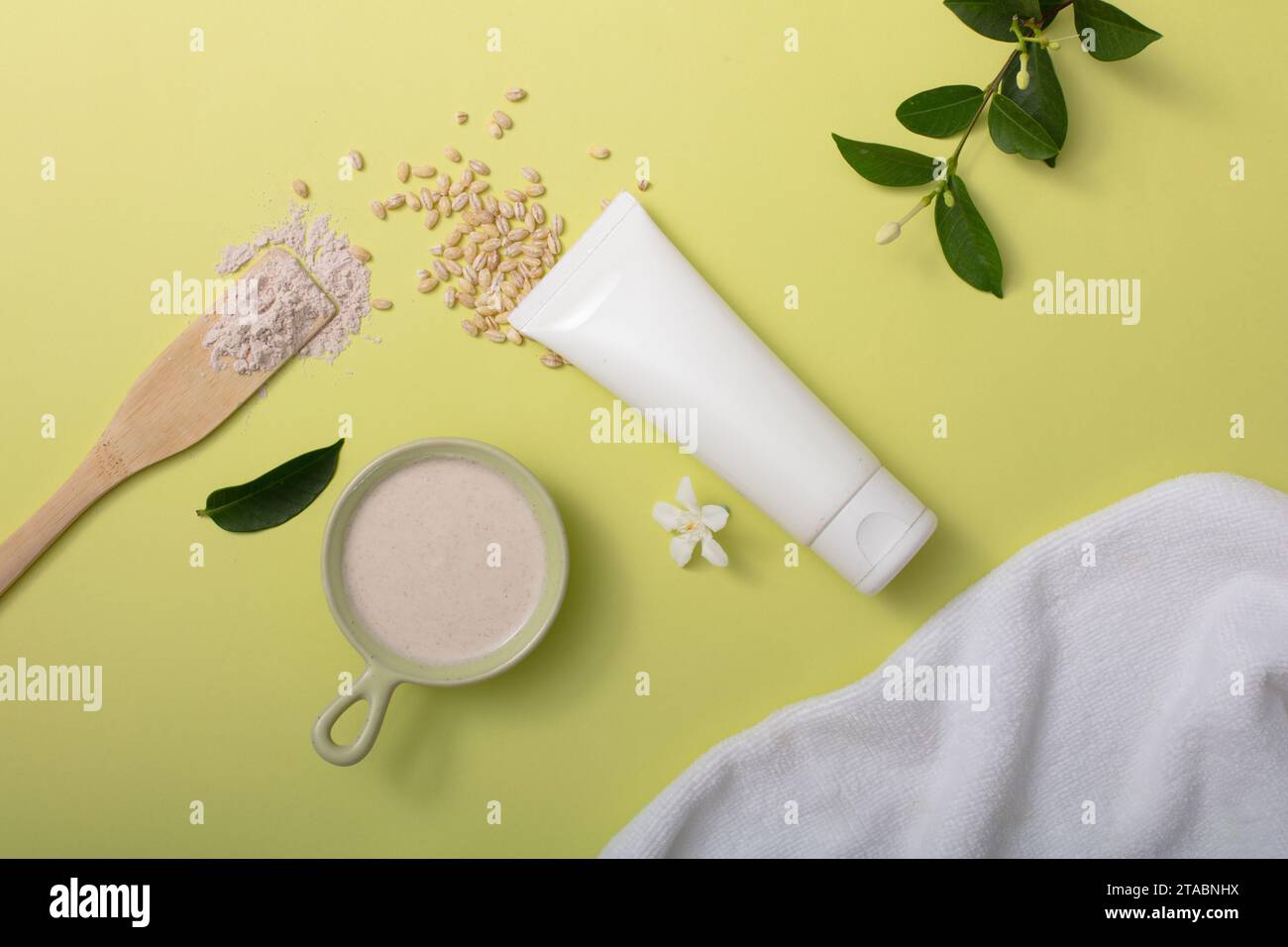 Skin soothing properties hi-res stock photography and images - Alamy