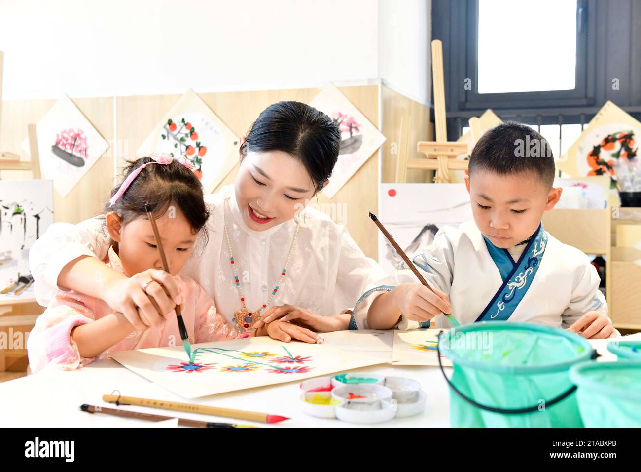 Beijing, China's Shandong Province. 29th Nov, 2023. Teacher Hu Wenya ...