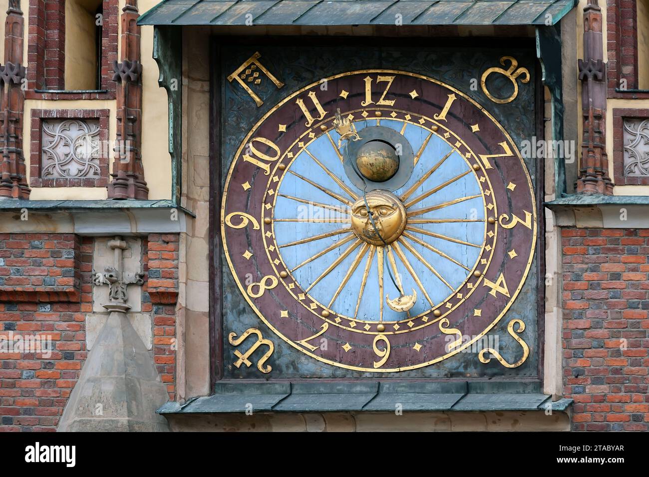 Decorative clock in market hi-res stock photography and images - Alamy