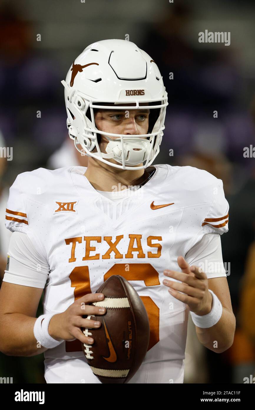 Texas quarterback Arch Manning (16) during pregame warmups before an ...