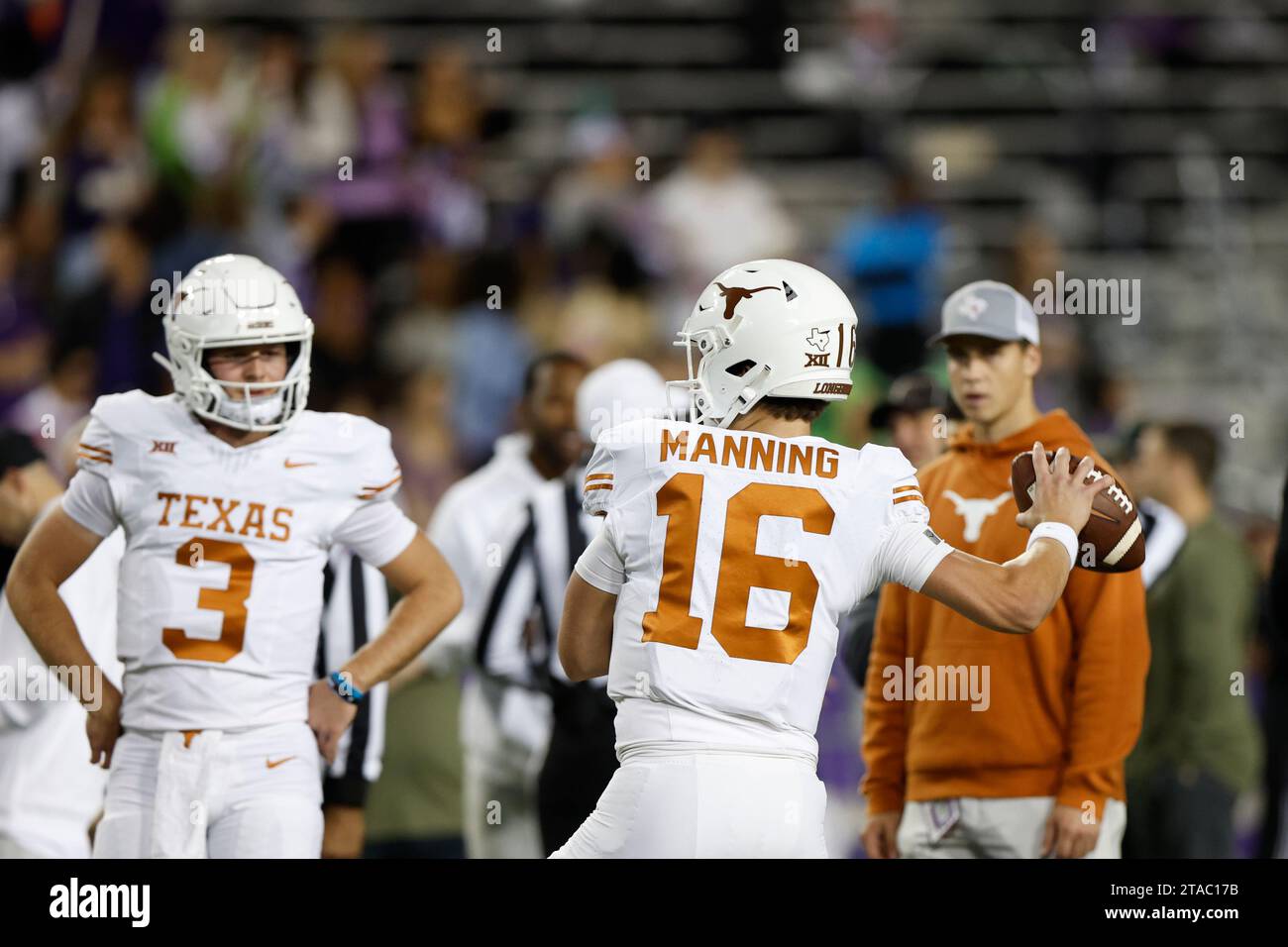 Texas quarterback Arch Manning (16) throws a pass during pregame ...