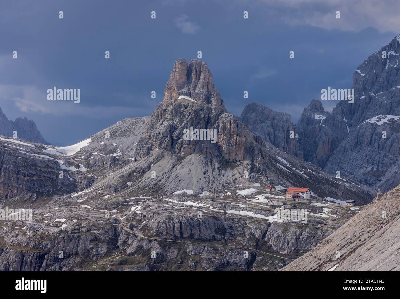 Looking north from the Forcella lavaredo on the Drei Zinnen/Tre Cime ...
