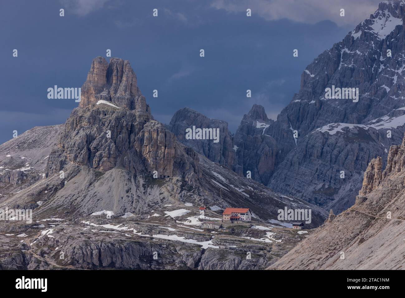 Looking north from the Forcella lavaredo on the Drei Zinnen/Tre Cime ...