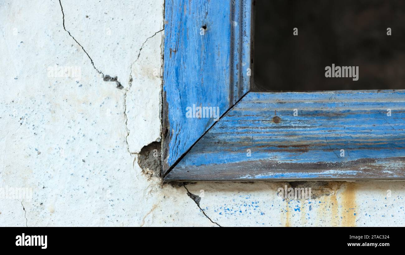 Chipped corner hi-res stock photography and images - Alamy