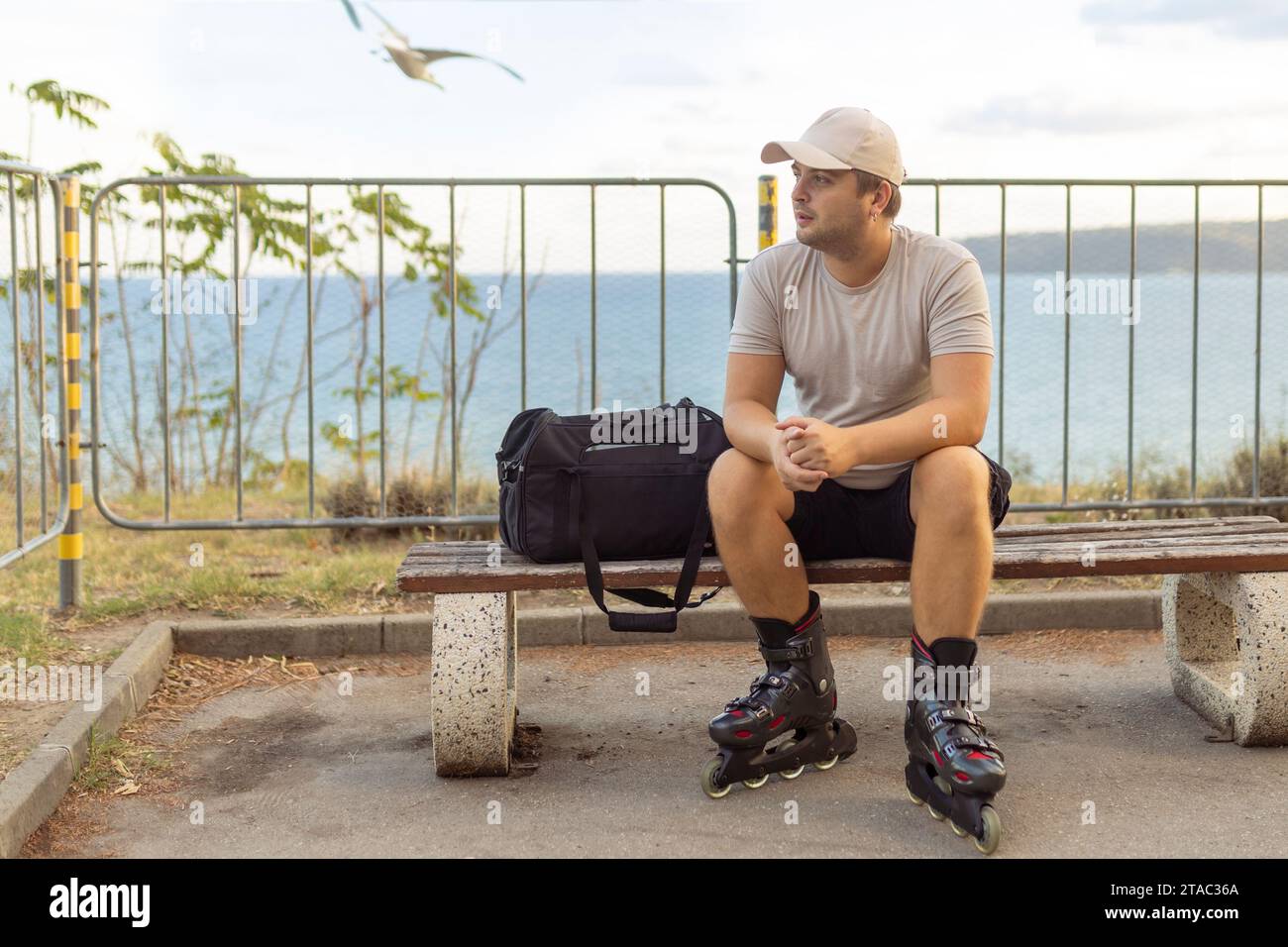 Guy rollerblading outdoors hi-res stock photography and images - Alamy