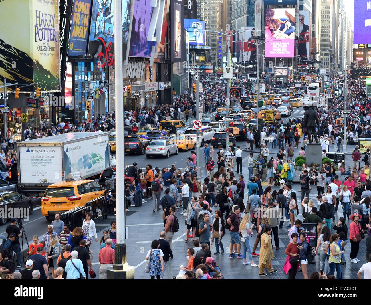 New york crowd people street hi-res stock photography and images - Alamy
