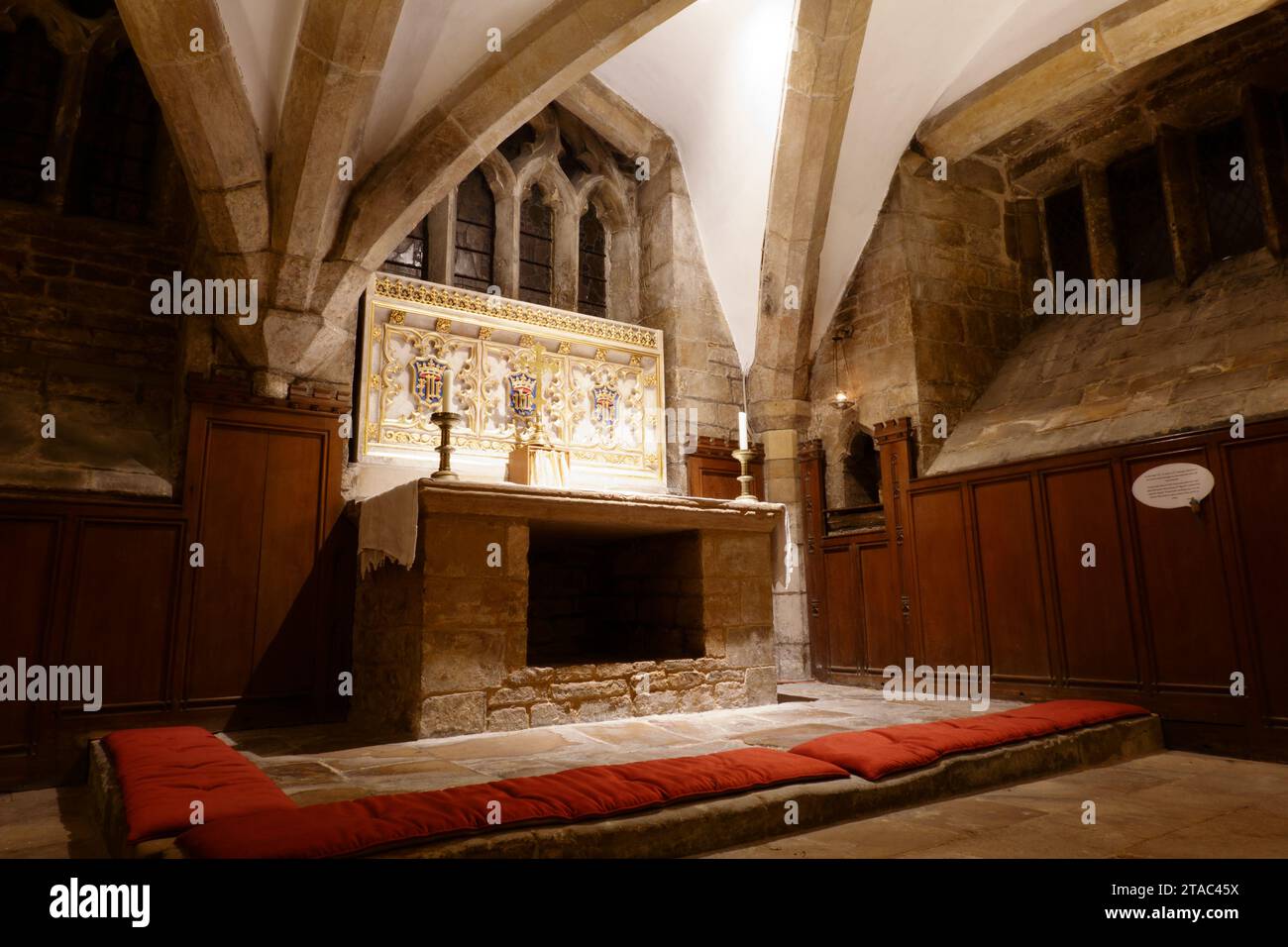 Crypt england uk hi-res stock photography and images - Alamy