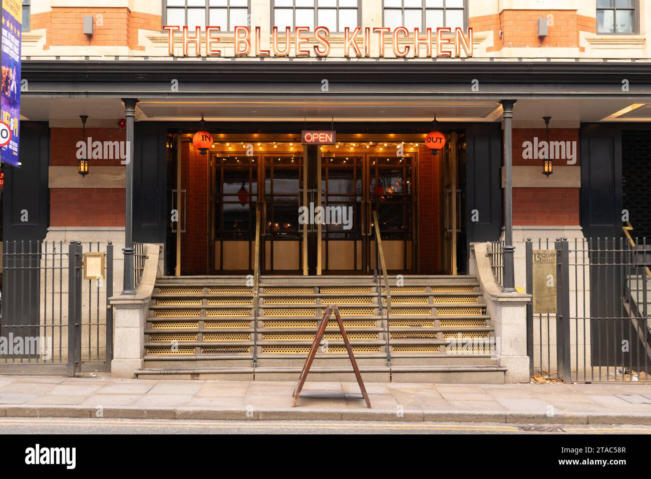 Blues kitchen restaurant hi-res stock photography and images - Alamy