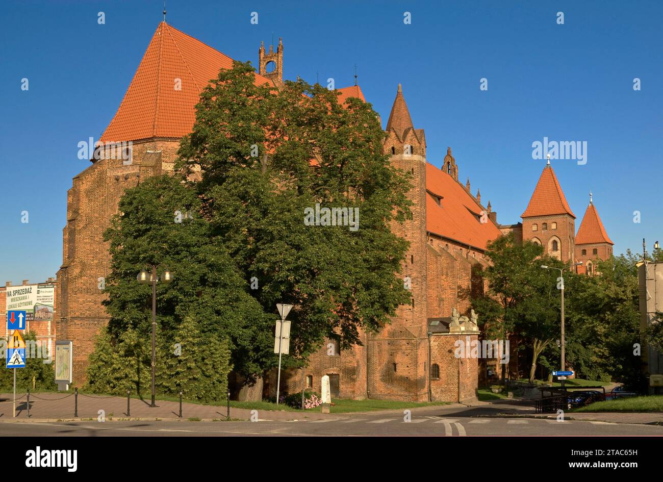 Poland brick gothic architecture hi-res stock photography and images ...
