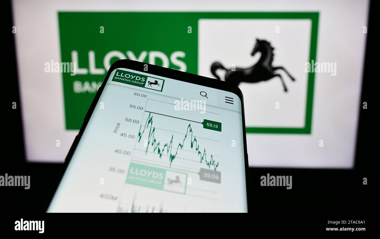 Top 100 chart hi-res stock photography and images - Alamy